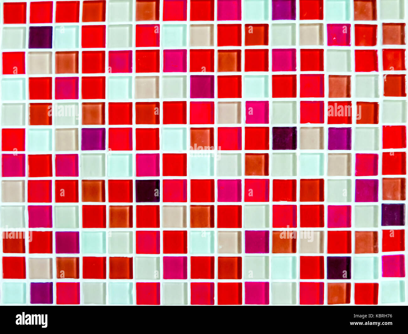 Le carrelage mural mosaïque rose rouge couleur ton closeup Photo Stock ...