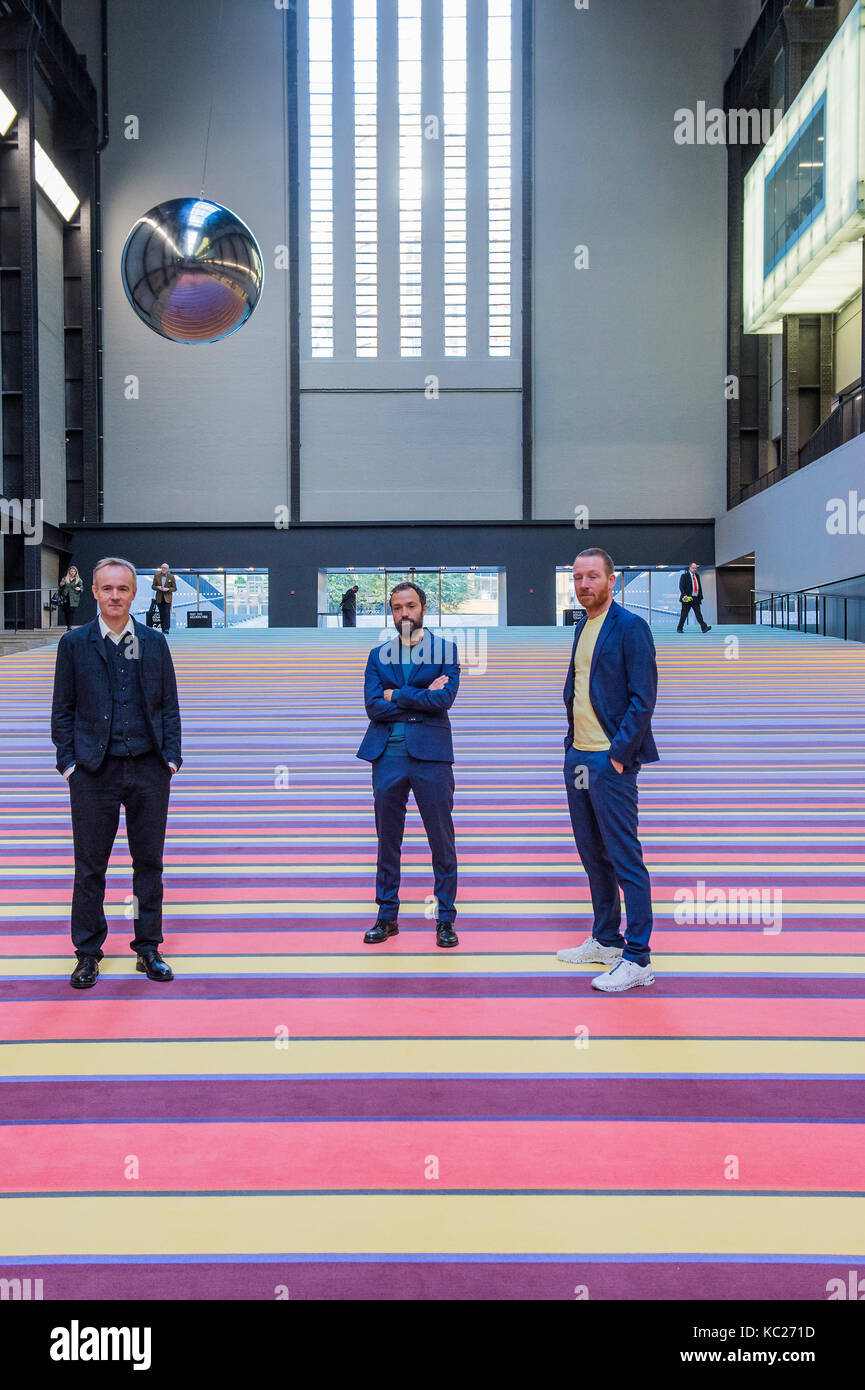 Silver ball in tate modern Banque de photographies et d’images à haute ...