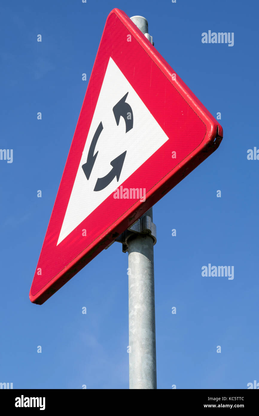 Panneau de signalisation rond point Banque de photographies et d’images ...