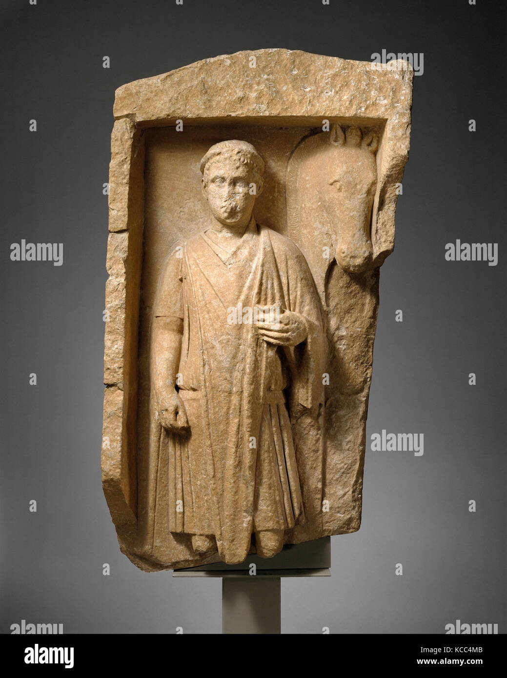 La pierre calcaire monument funéraire d'un homme imberbe, début 1er ...