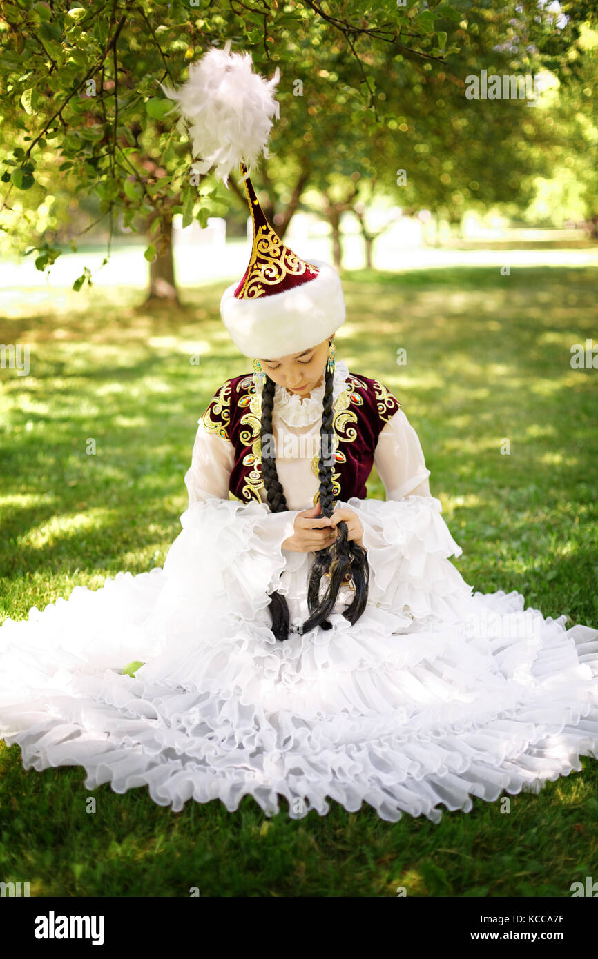 Turkmen Woman In The Traditional Costume Banque De Photographies Et D