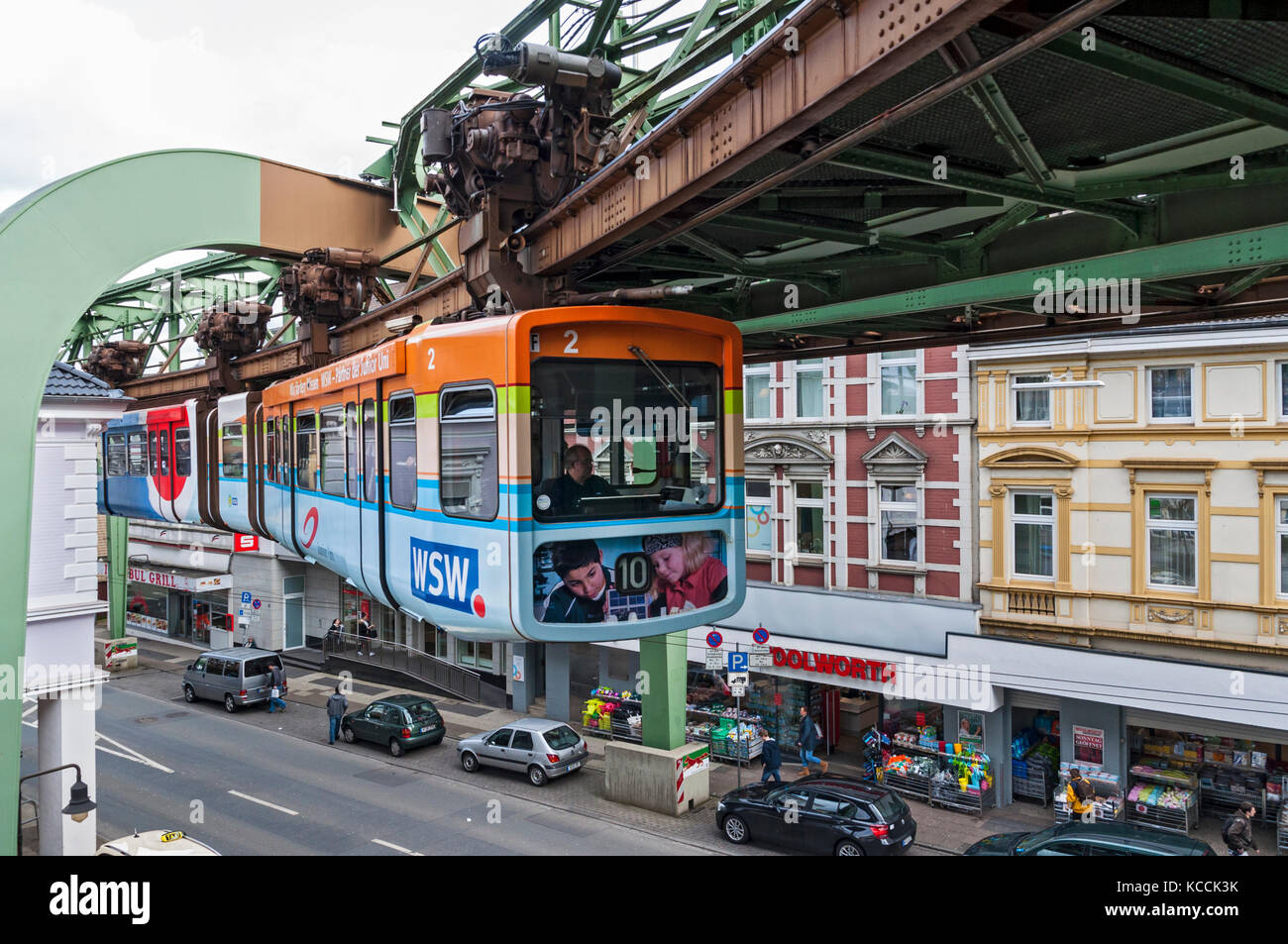 Train de train suspendu Banque de photographies et d’images à haute ...