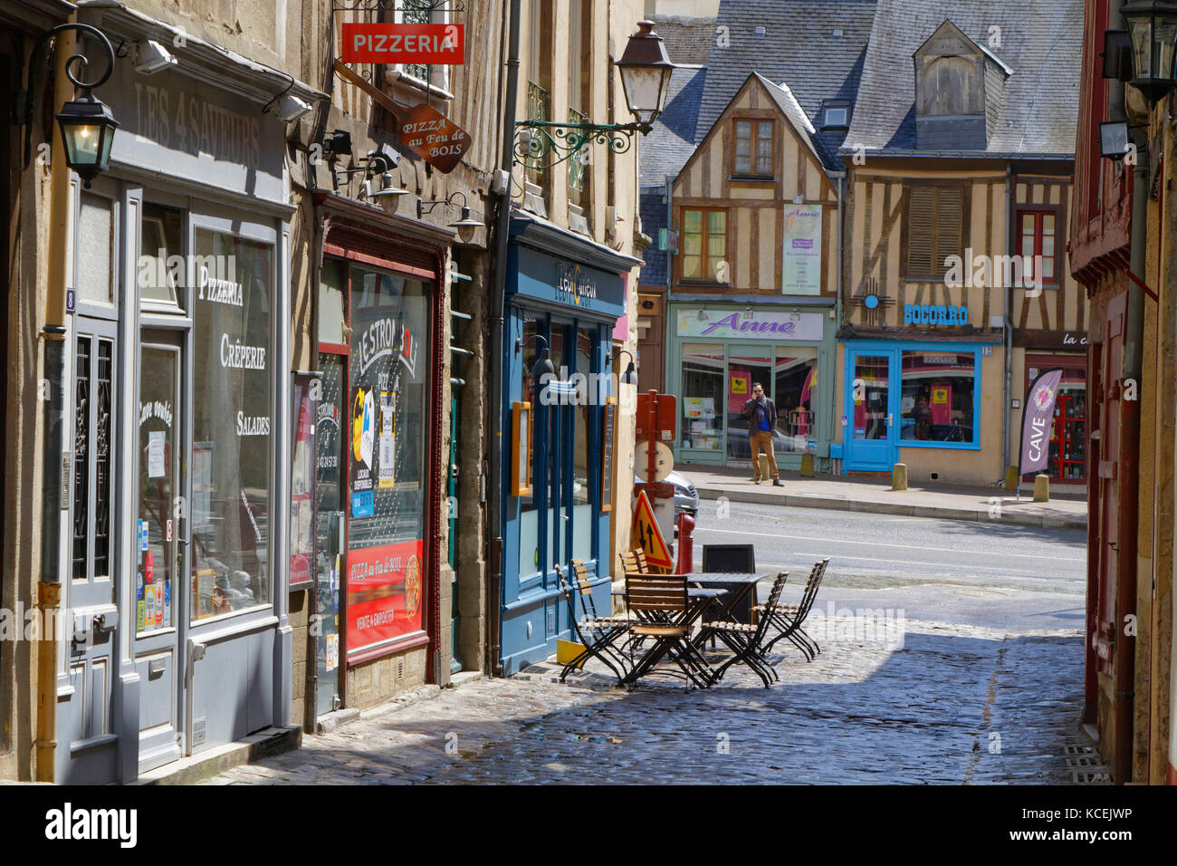 LE MANS, FRANCE, 28 avril 2017 : Old street dans le centre-ville du ...