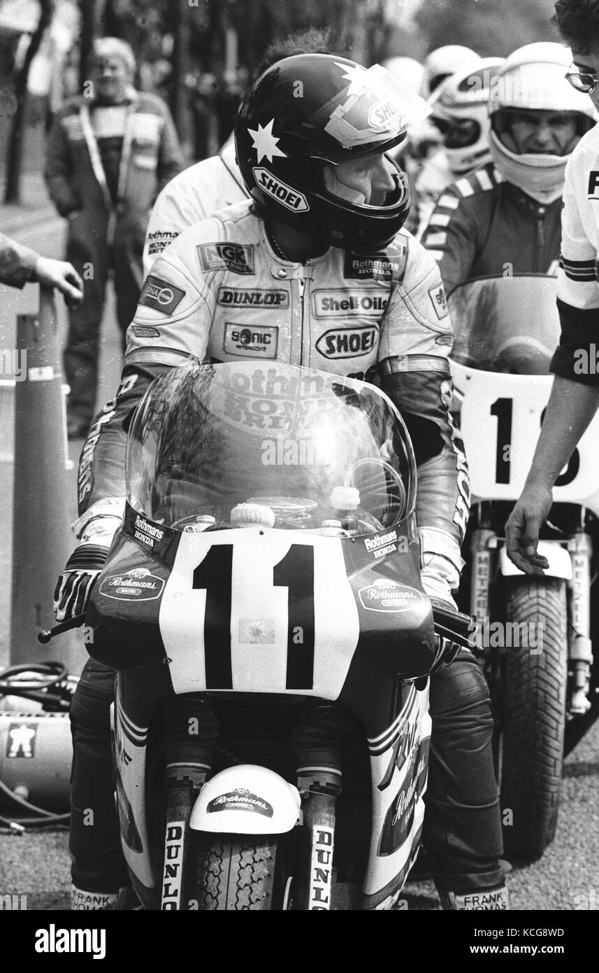 Roger Marshall racer moto sur la grille de départ de l'île de Man TT ...