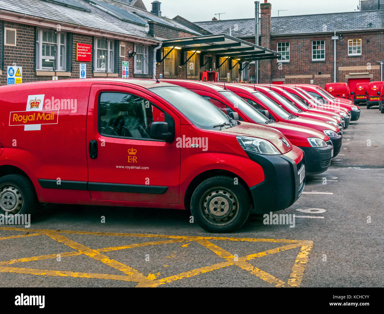 Fourgons de poste Banque de photographies et d’images à haute ...