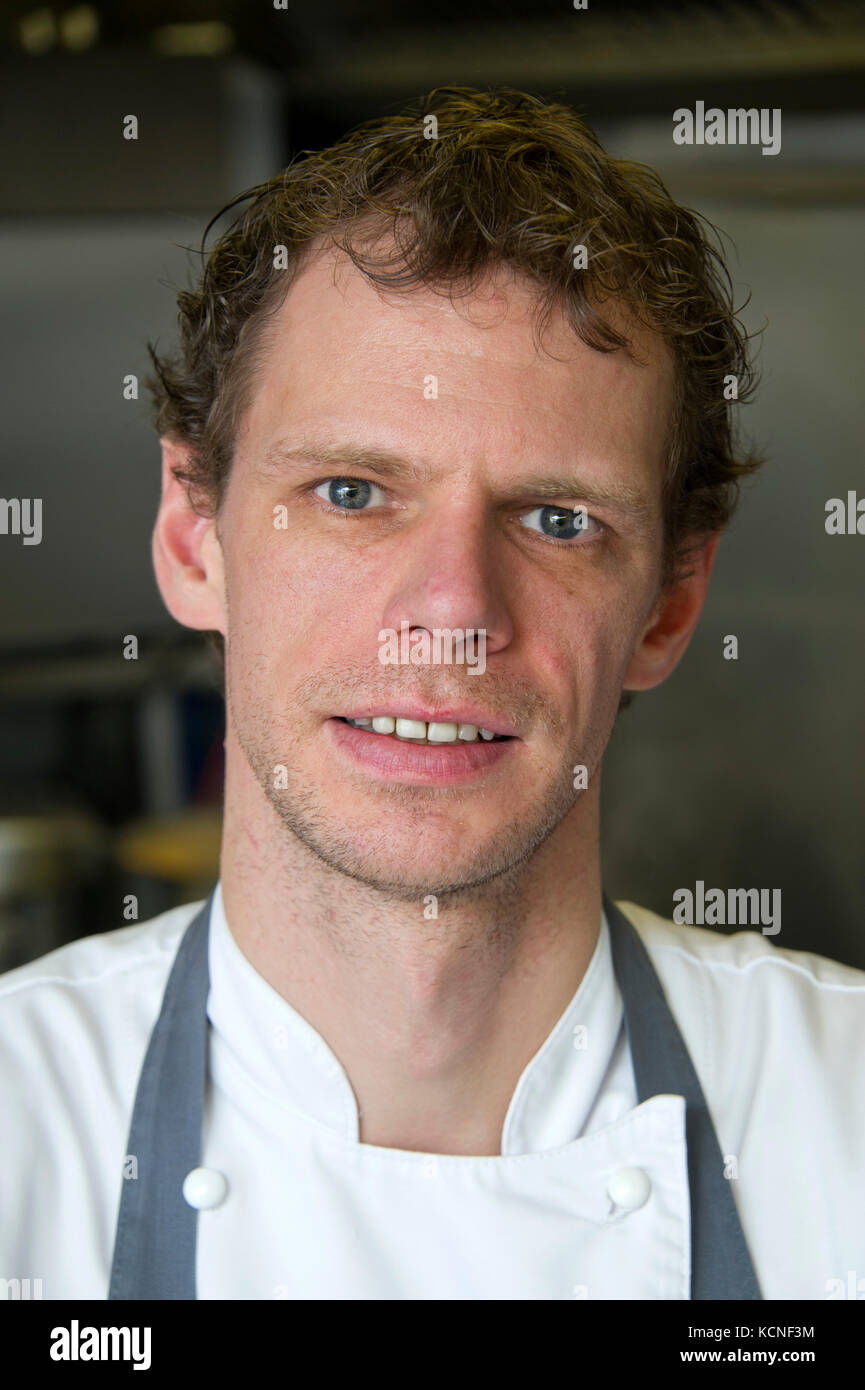 Chris simpson chef à Nathan Outlaw's restaurant, port Isaac, Cornwall ...