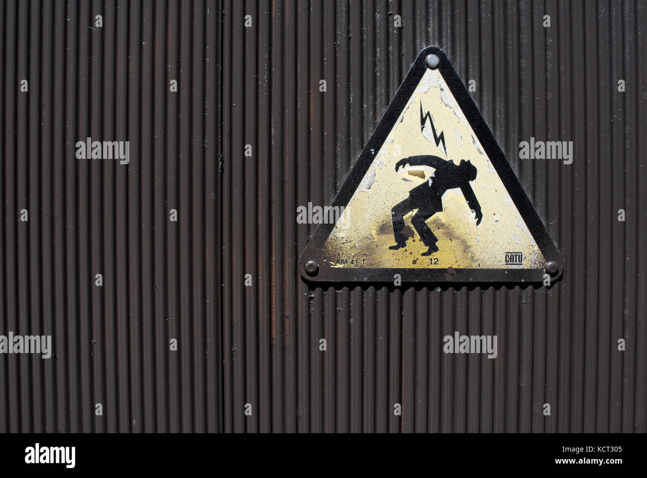 Signe de danger de mort par électrocution, de l'électricité Photo Stock ...