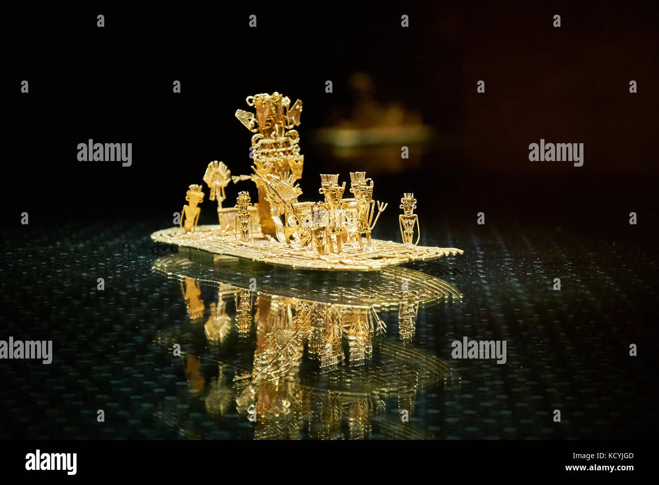 Radeau muisca dans musée de l'or ou Museo del Oro, Bogota, Colombie ...