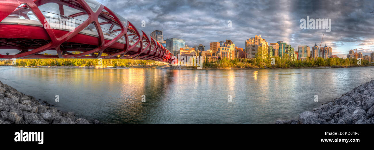 Pont de la paix de calgary Banque de photographies et d’images à haute ...