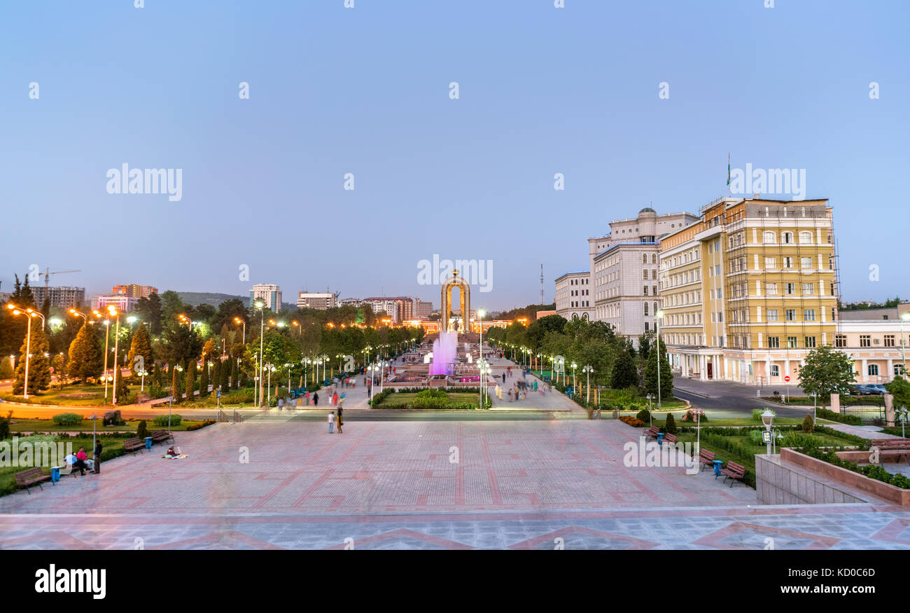Avis de dousti square à Douchanbé, capitale du Tadjikistan Photo Stock ...