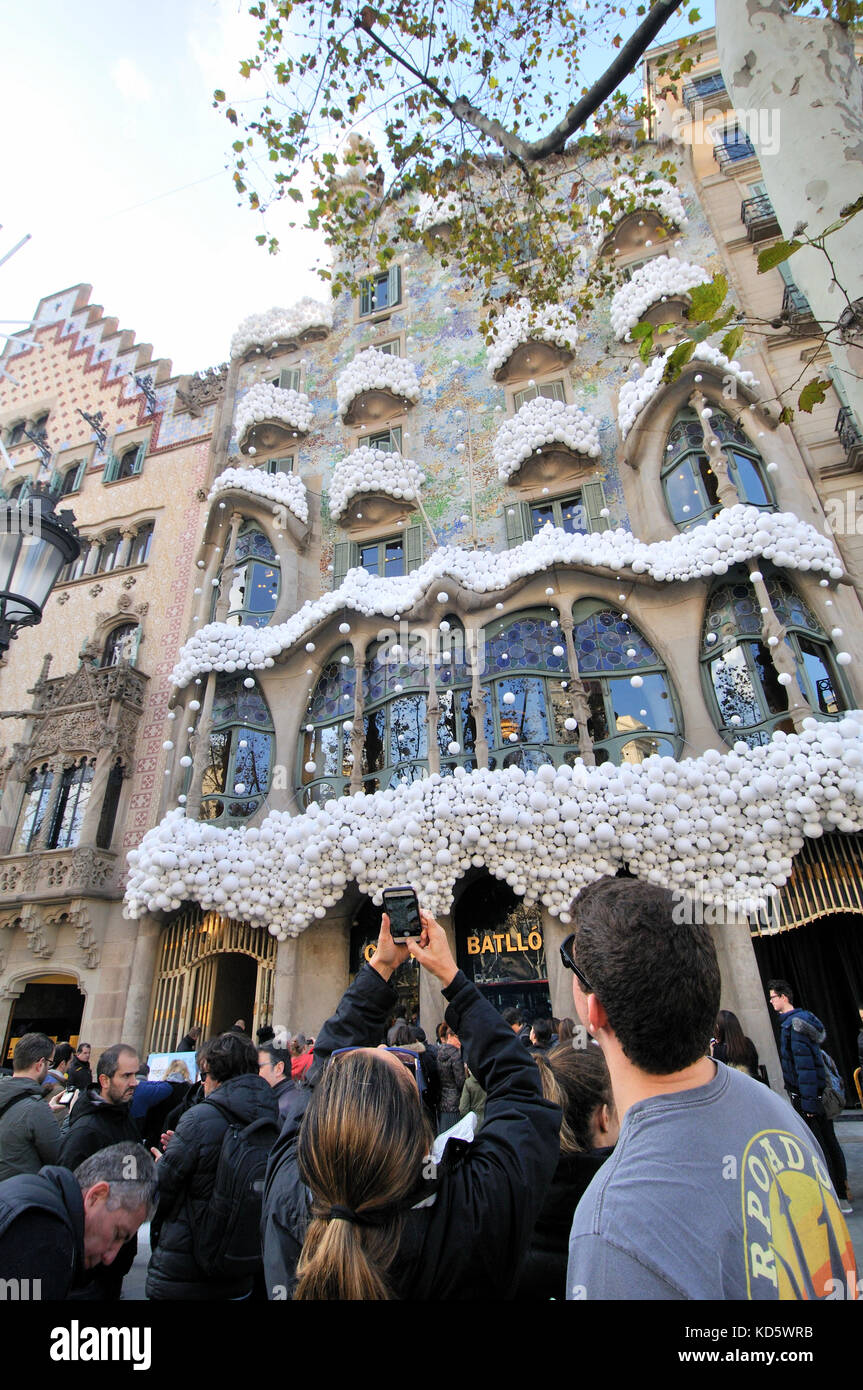 Casa Batlló, passeig de Gracia 43 Construit en 1877 et rénové par Antoni Gaudí . Barcelone ...
