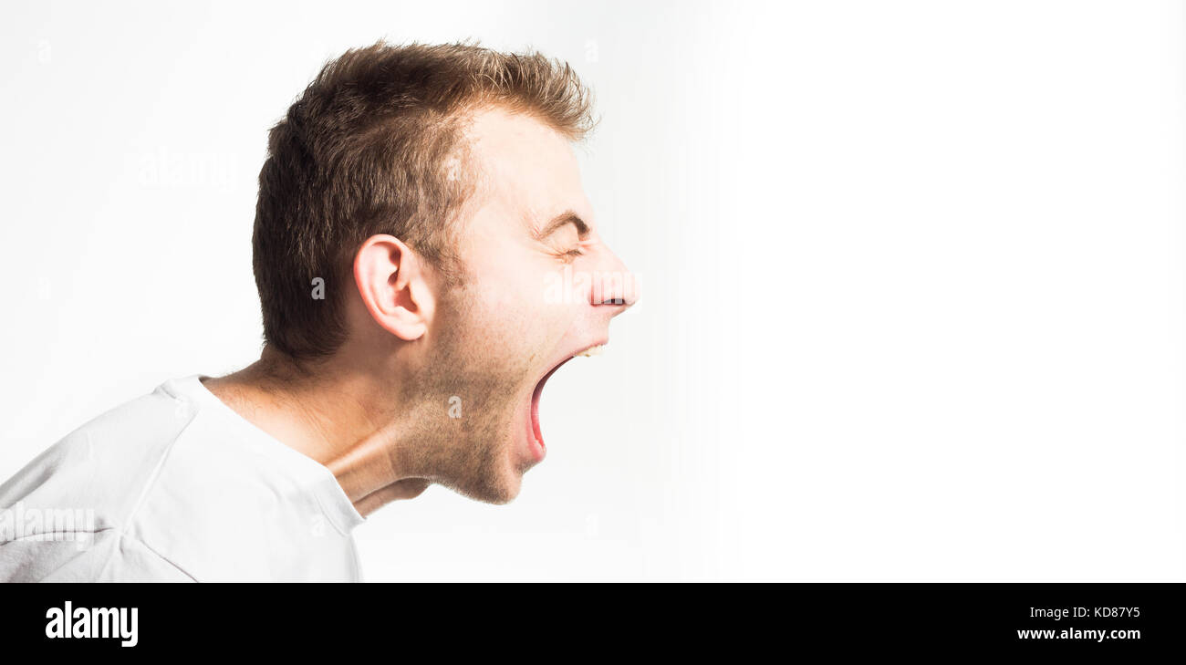 Homme qui crie profil Banque de photographies et d’images à haute ...