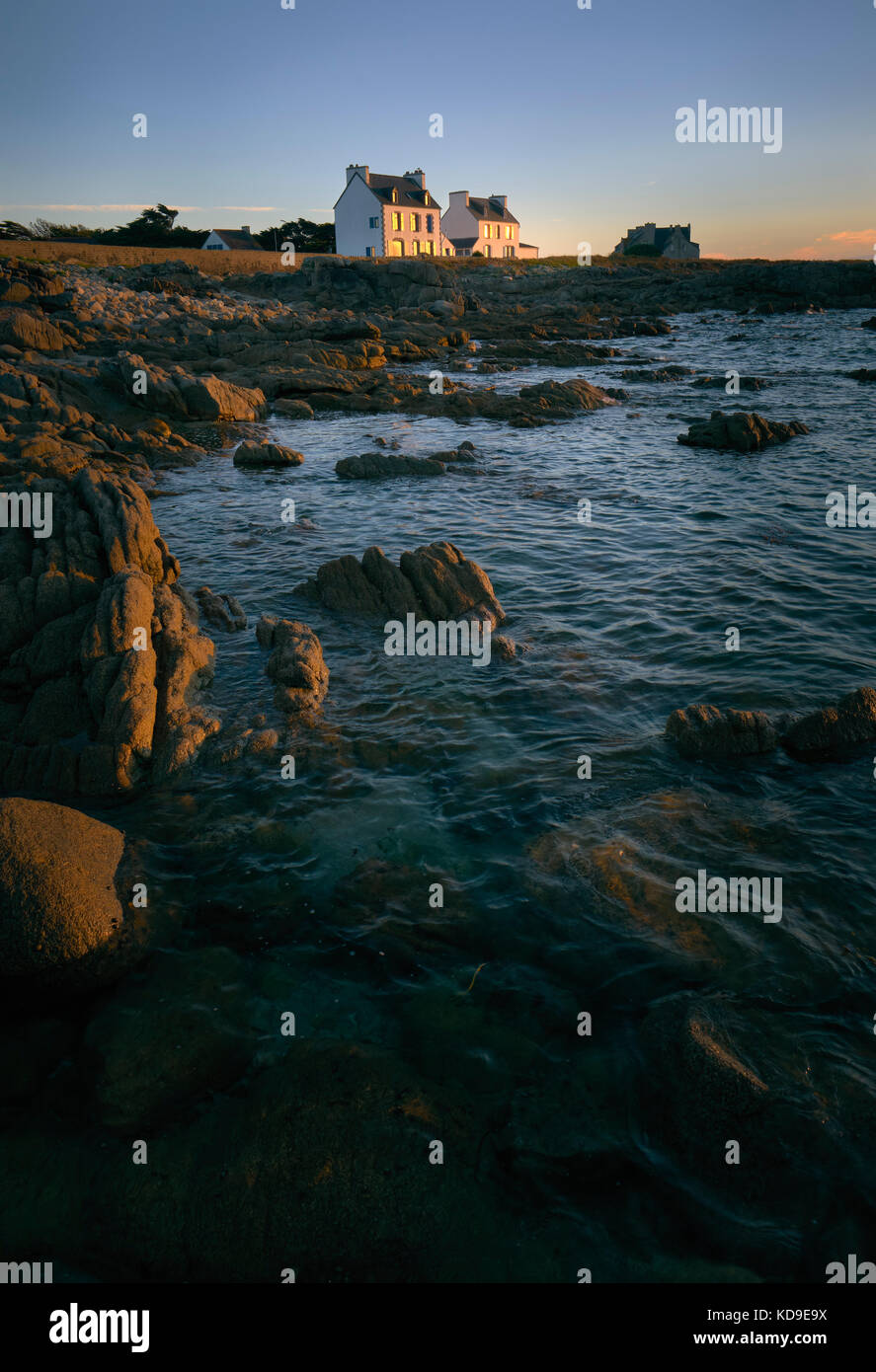 Le littoral rocheux Cette St en Pays Bigouden, Finistère Bretagne ...