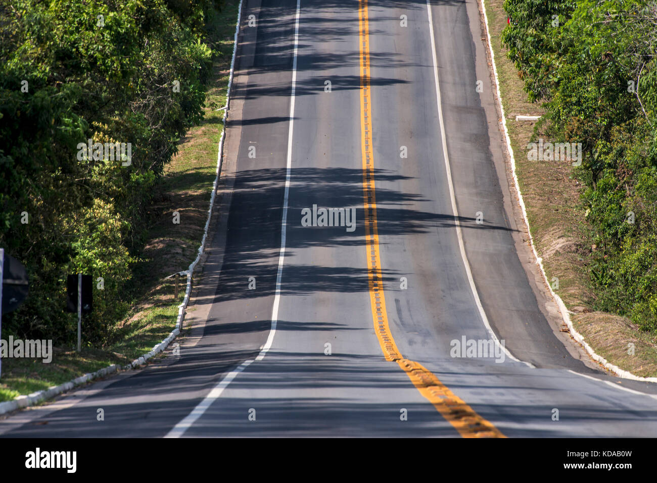 'Rodovia BR 101 (Estrada) fotografado em Linhares, Espírito Santo ...