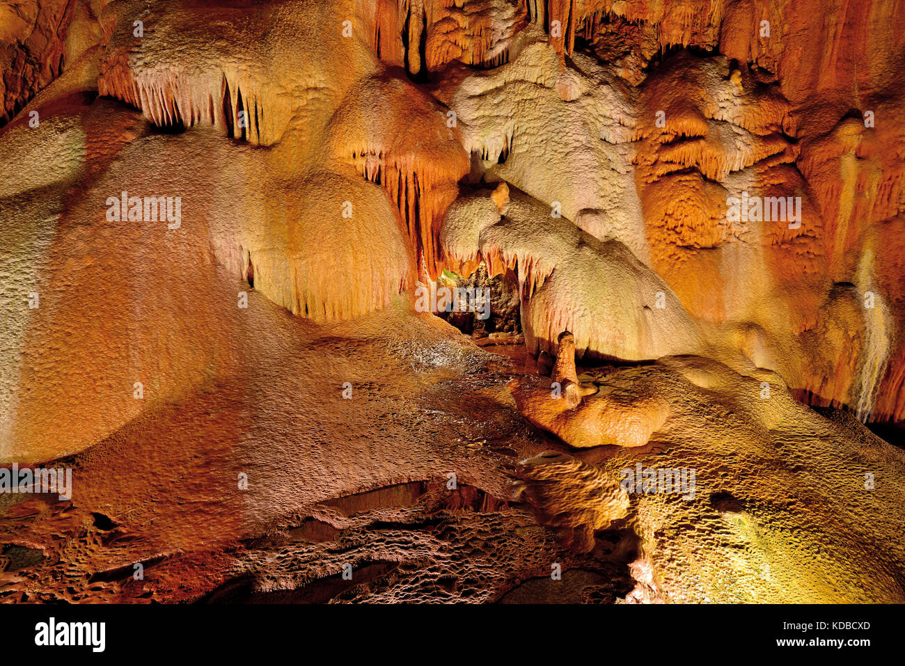 Grotte calcaire naturelle Banque de photographies et d’images à haute ...