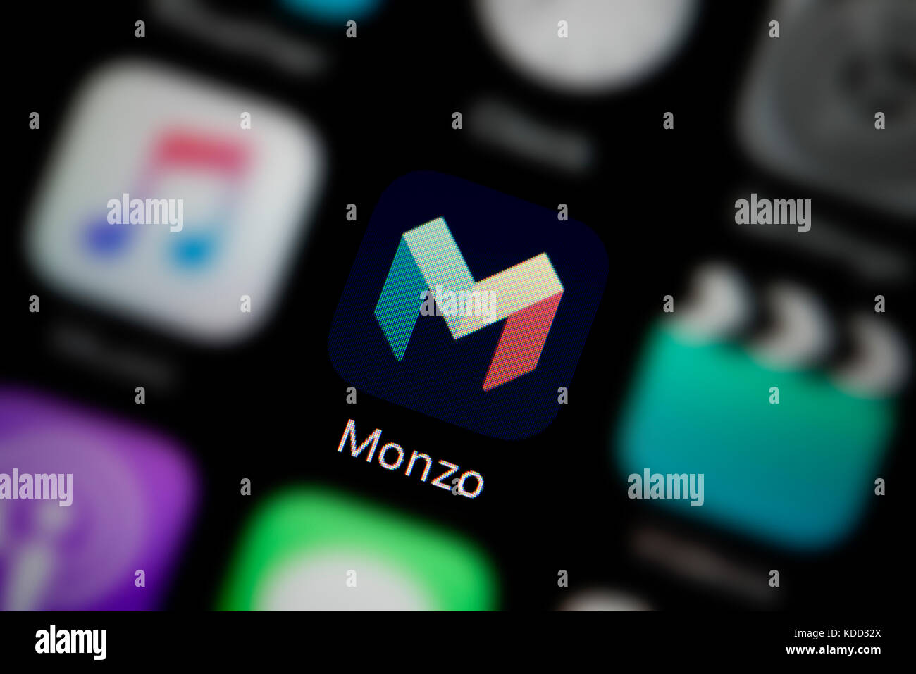 Monzo logo Banque de photographies et d’images à haute résolution - Alamy