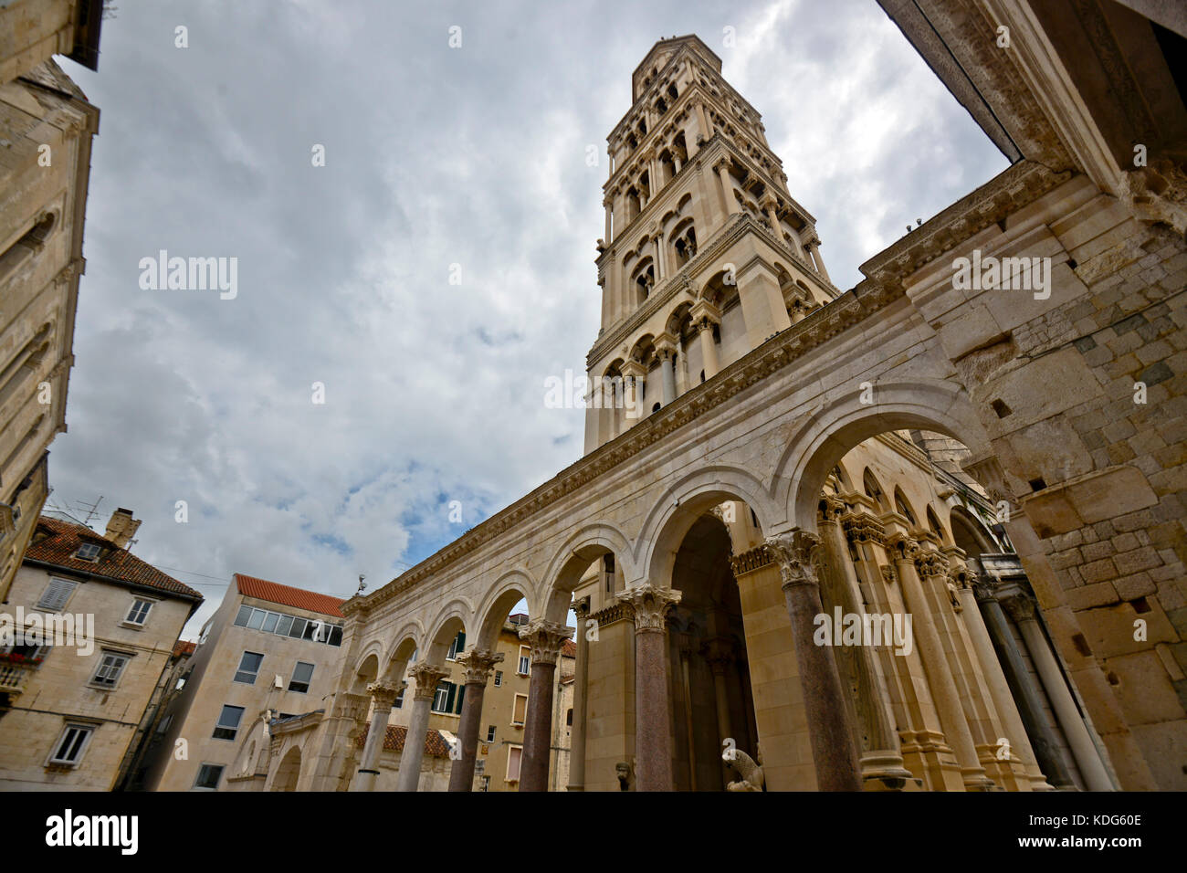 Peristyle split Banque de photographies et d’images à haute résolution ...