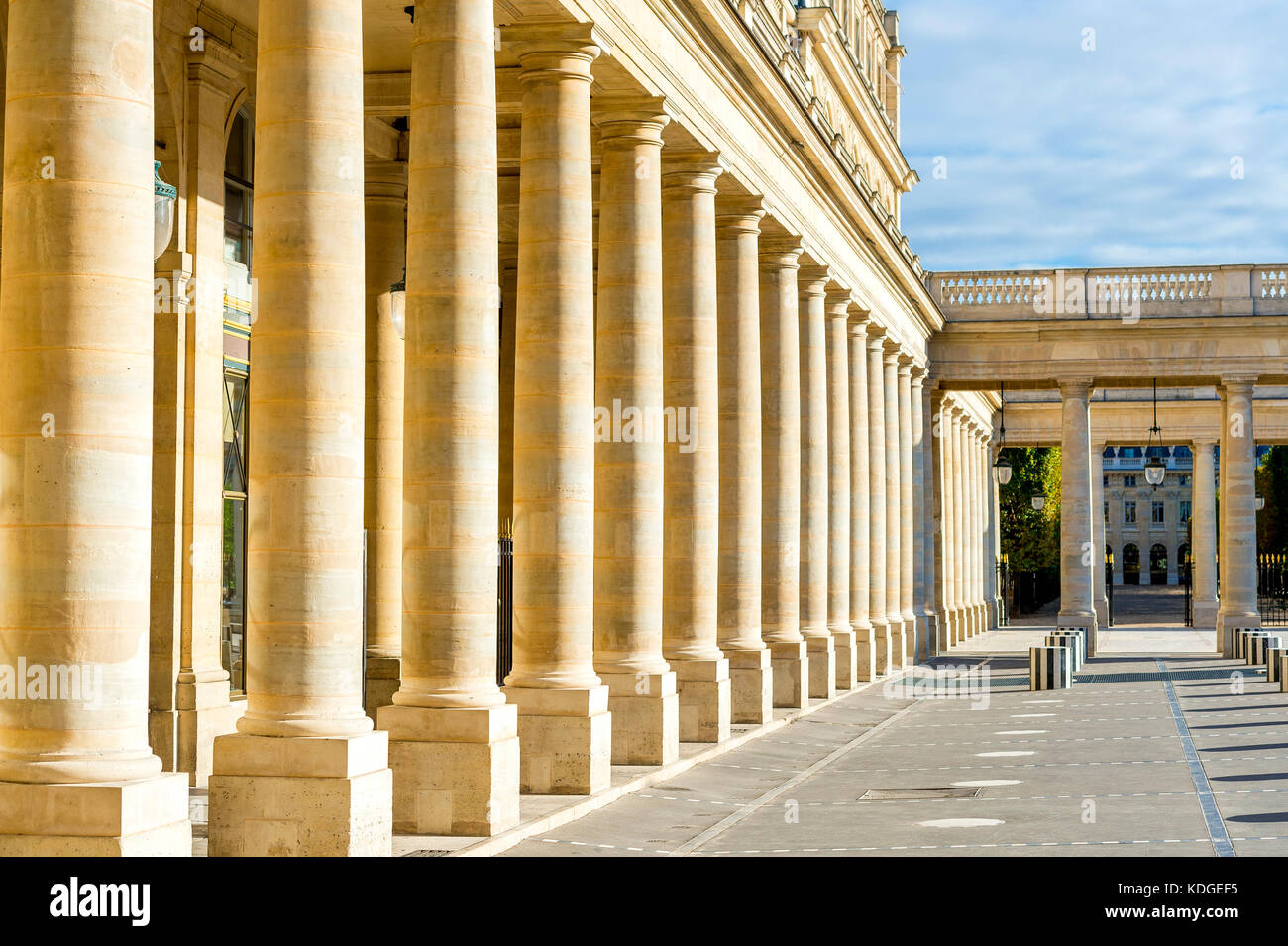 Paris palais royal colonnes Banque de photographies et d’images à haute ...