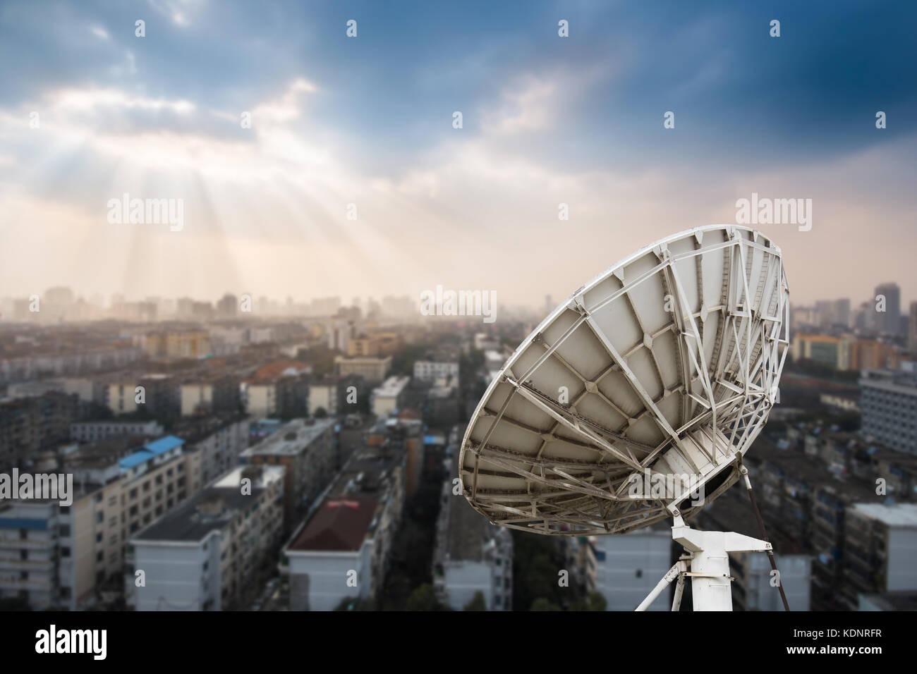 Sattelite antenna Banque de photographies et d’images à haute ...