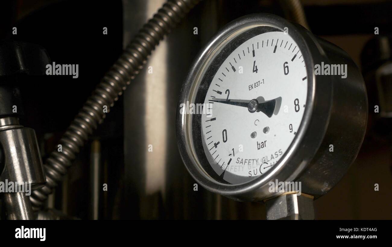 Pression manométrique dans la conduite. Manomètre, manomètre gros plan ...