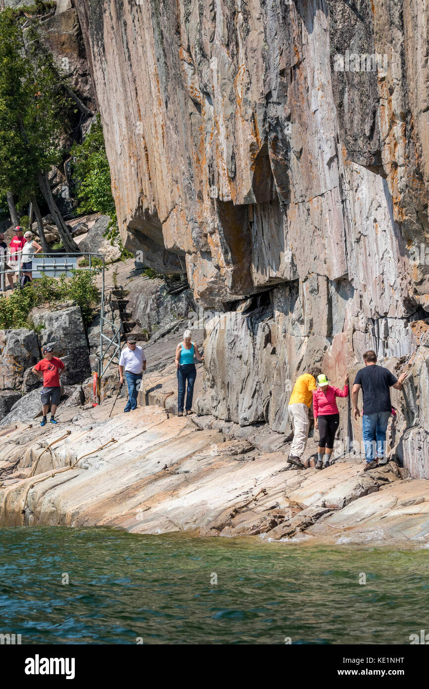 Agawa rock pictographs Banque de photographies et d’images à haute ...