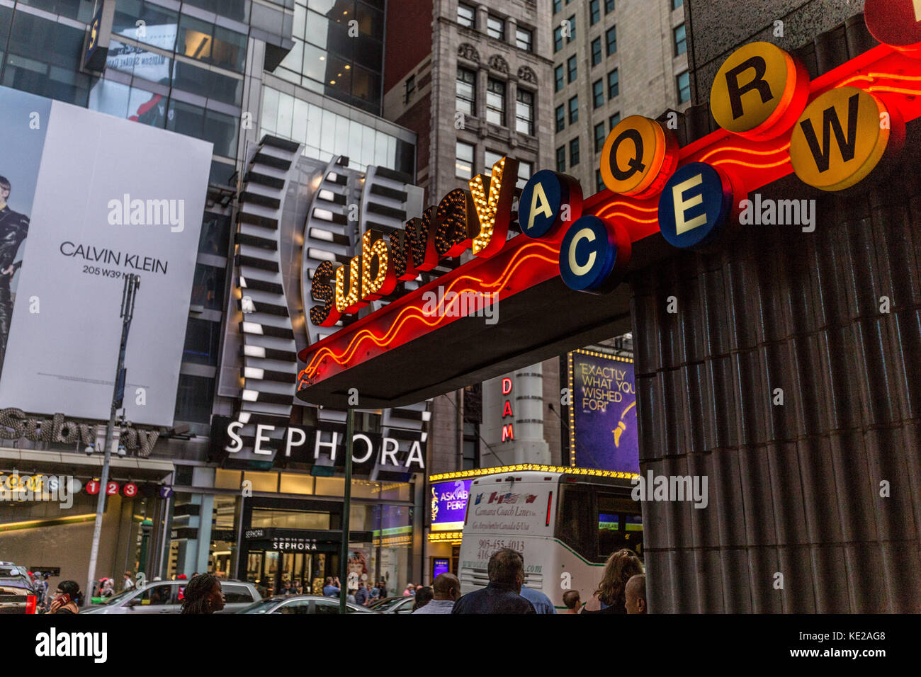 Times square subway station entrance Banque de photographies et d ...