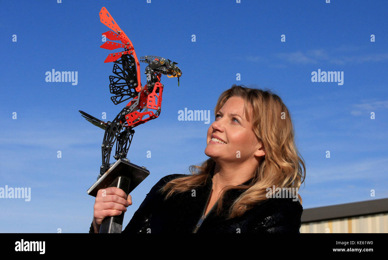 Emma Rodgers et son modèle Meccano Liverbird qui a été construit comme ...