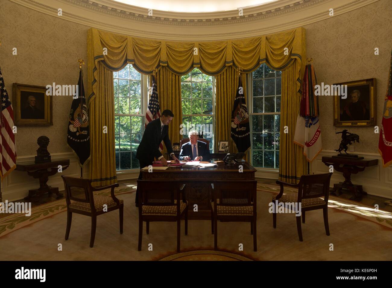 Oval Office Desk Photos & Oval Office Desk Images - Alamy