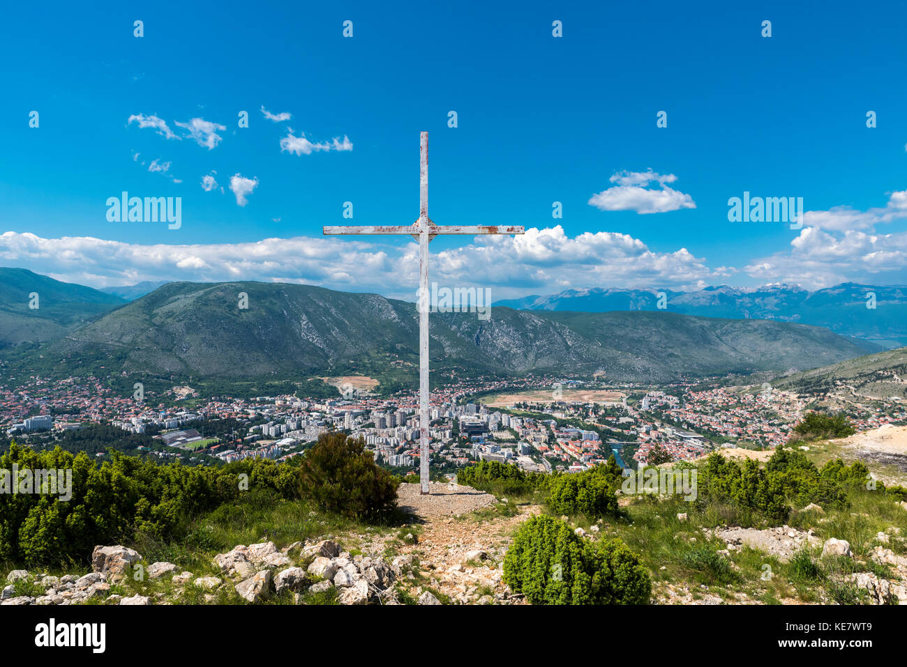 Mostar cross Banque de photographies et d’images à haute résolution - Alamy