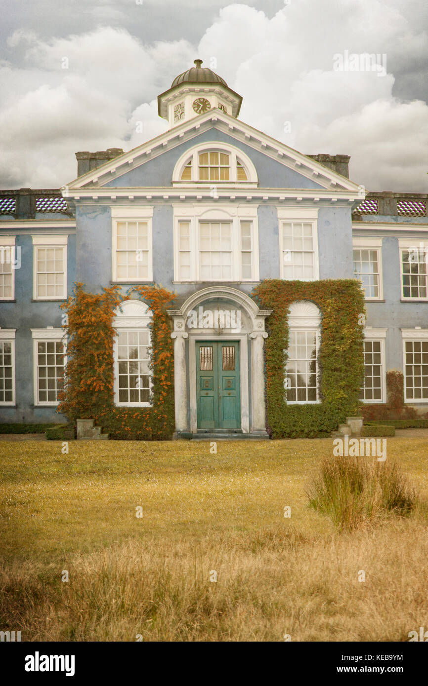 Blue mansion Banque de photographies et d’images à haute résolution - Alamy