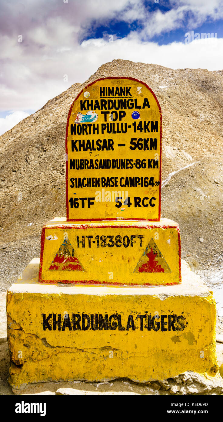 Khardungla pass Banque de photographies et d’images à haute résolution ...
