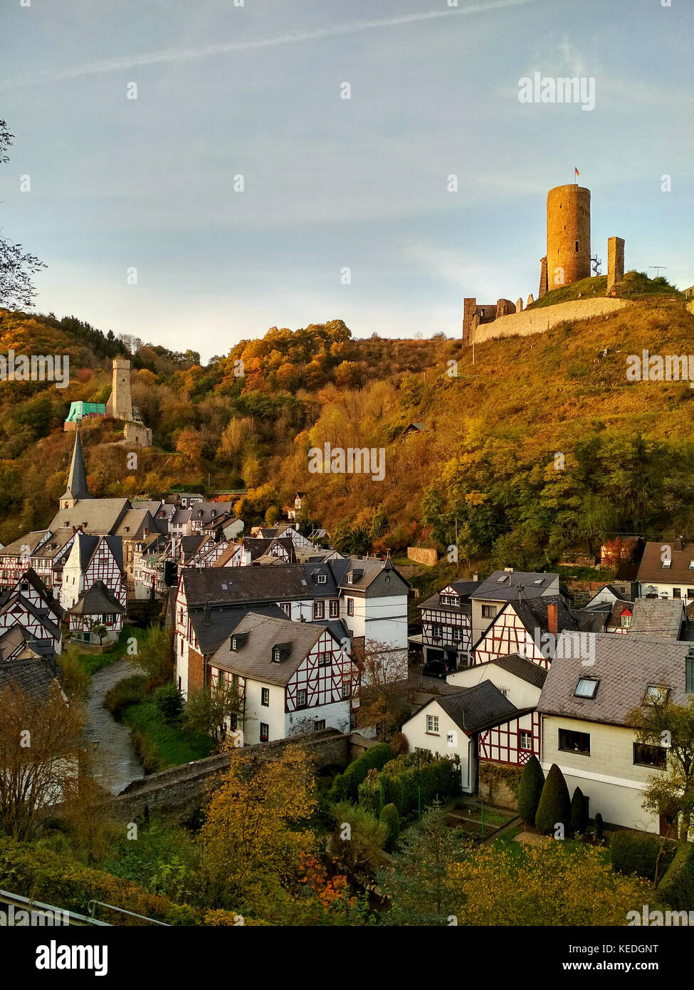 Monreal, une des plus belles villes de l'Eifel, en Allemagne Photo ...
