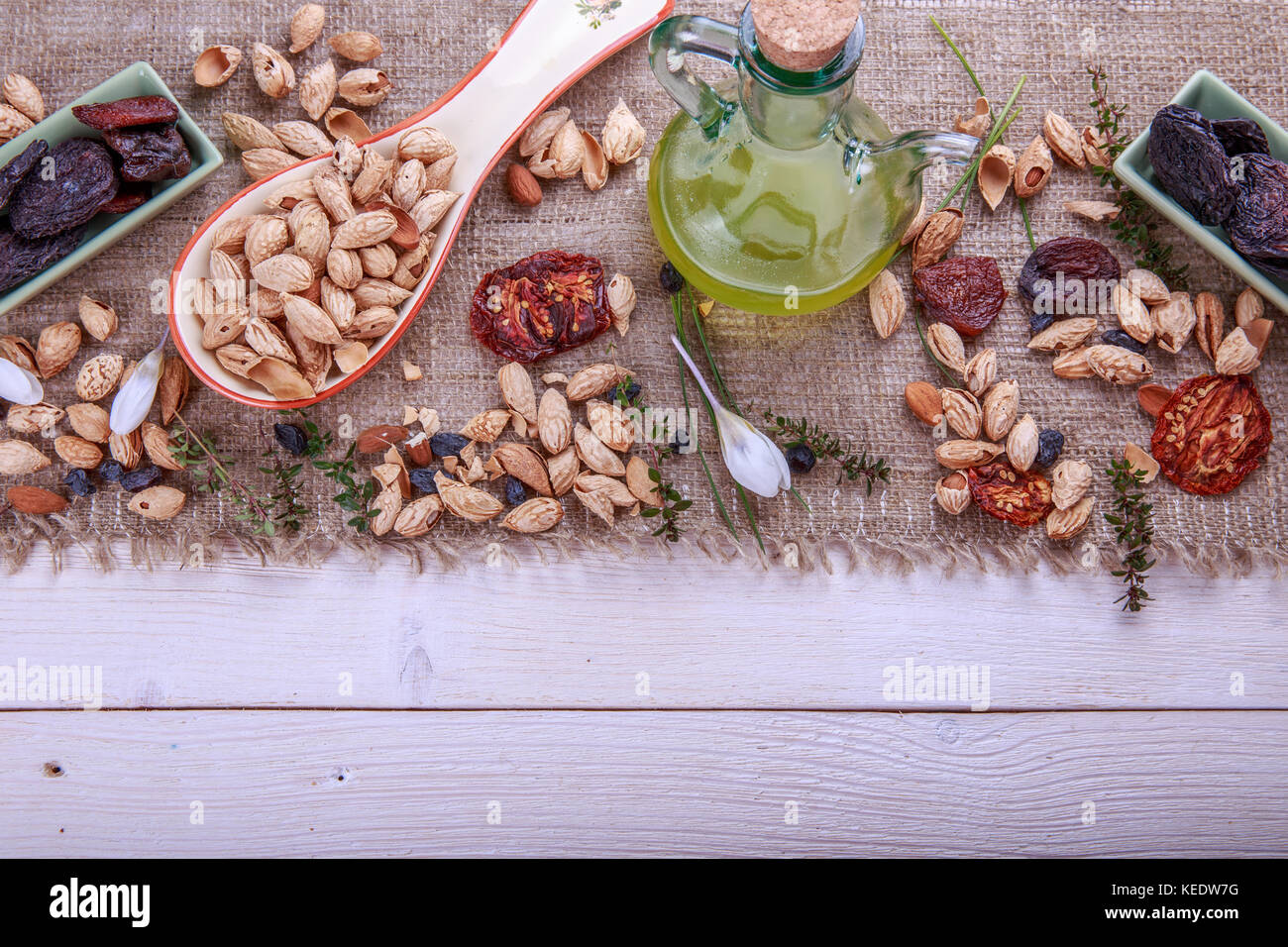 Les pruneaux, abricots secs, raisins secs, amandes, tomates séchées ...