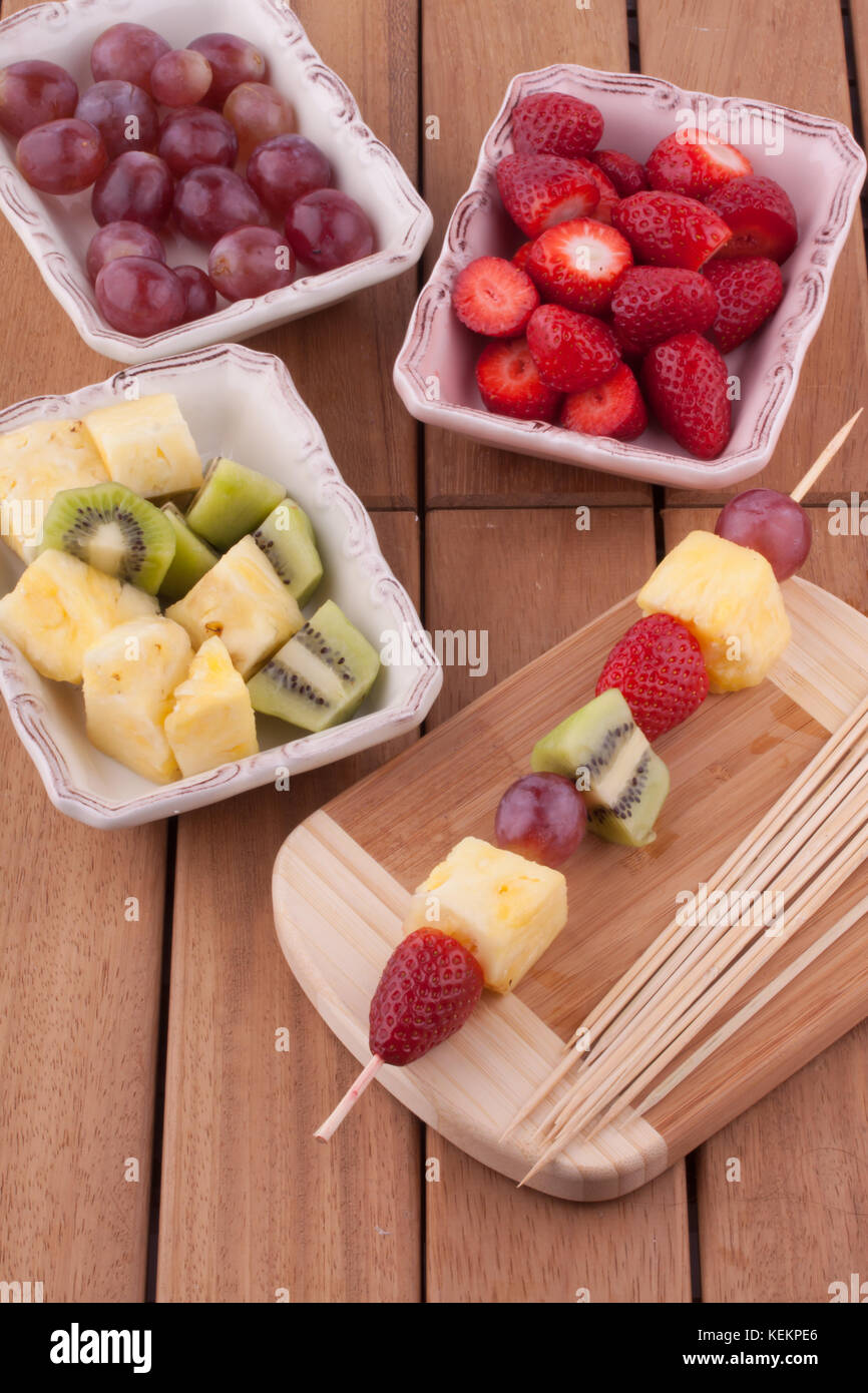 Brochette de fruits Banque de photographies et d’images à haute ...
