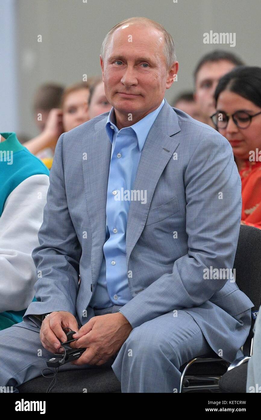 Jeunesse de poutine Banque de photographies et d’images à haute ...