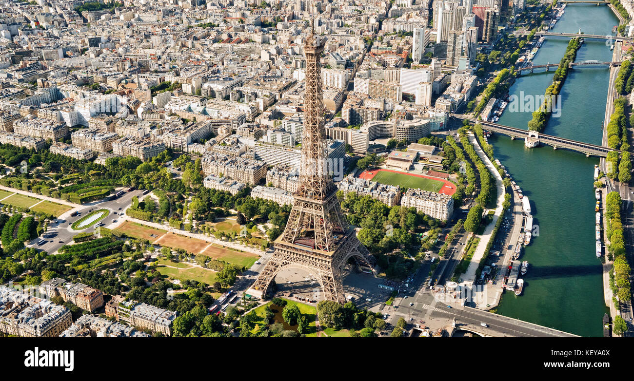 Tour eiffel vue champ de mars Banque de photographies et d’images à haute résolution - Alamy