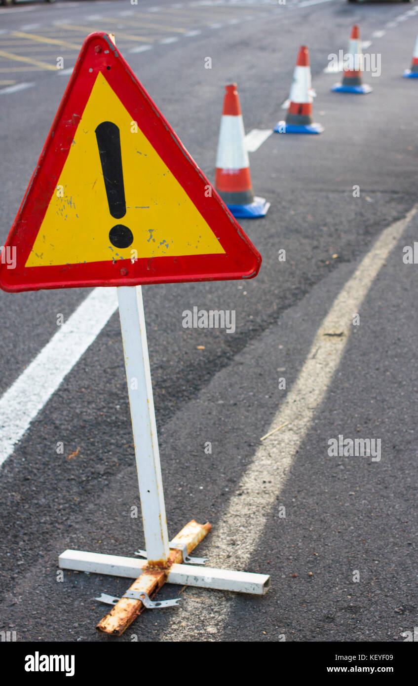 Panneau De Signalisation De Danger Triangle Rouge Banque d'image et ...