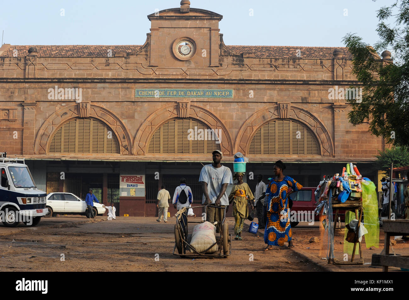 MALI, Bamako , gare centrale construite à l'époque coloniale française ...