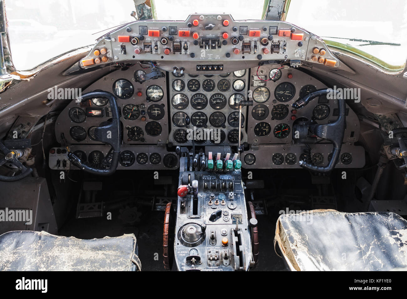 Vieux instruments de cockpit d'avion Banque de photographies et d ...