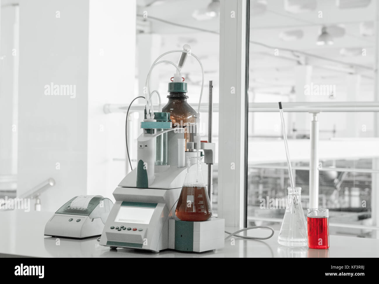 Laboratoire de test et de mesure à l'usine pour la production et la ...