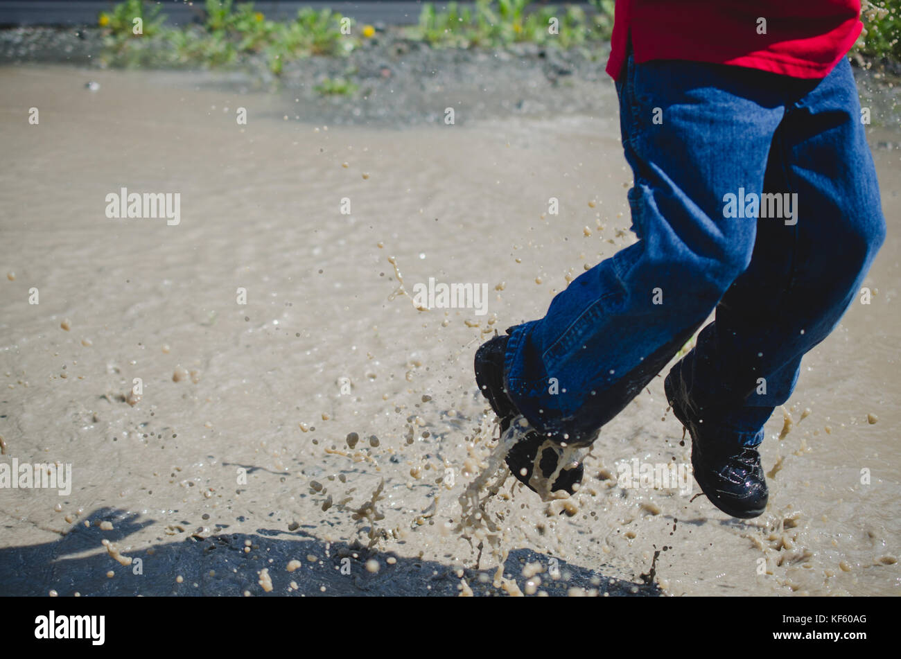 Feet In A Puddle Banque d'image et photos - Alamy