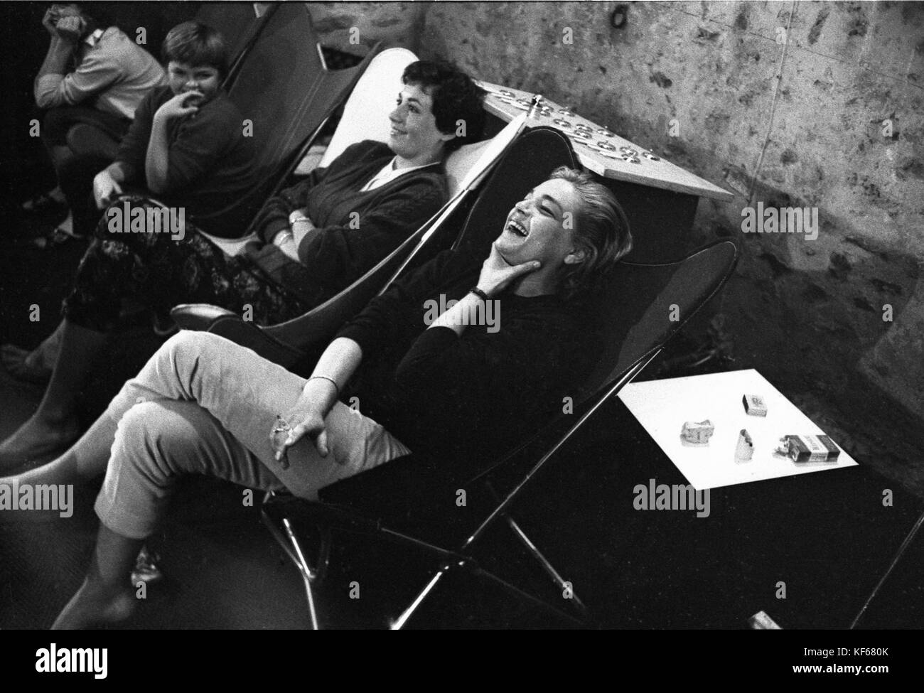 Actrice simone signoret Banque d'image et photos - Page 2 - Alamy