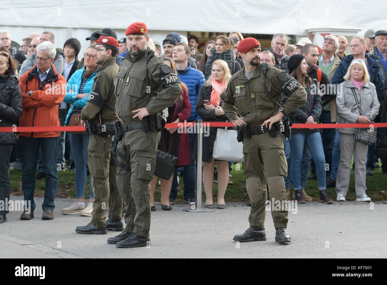 Policiers militaire Banque de photographies et d’images à haute ...