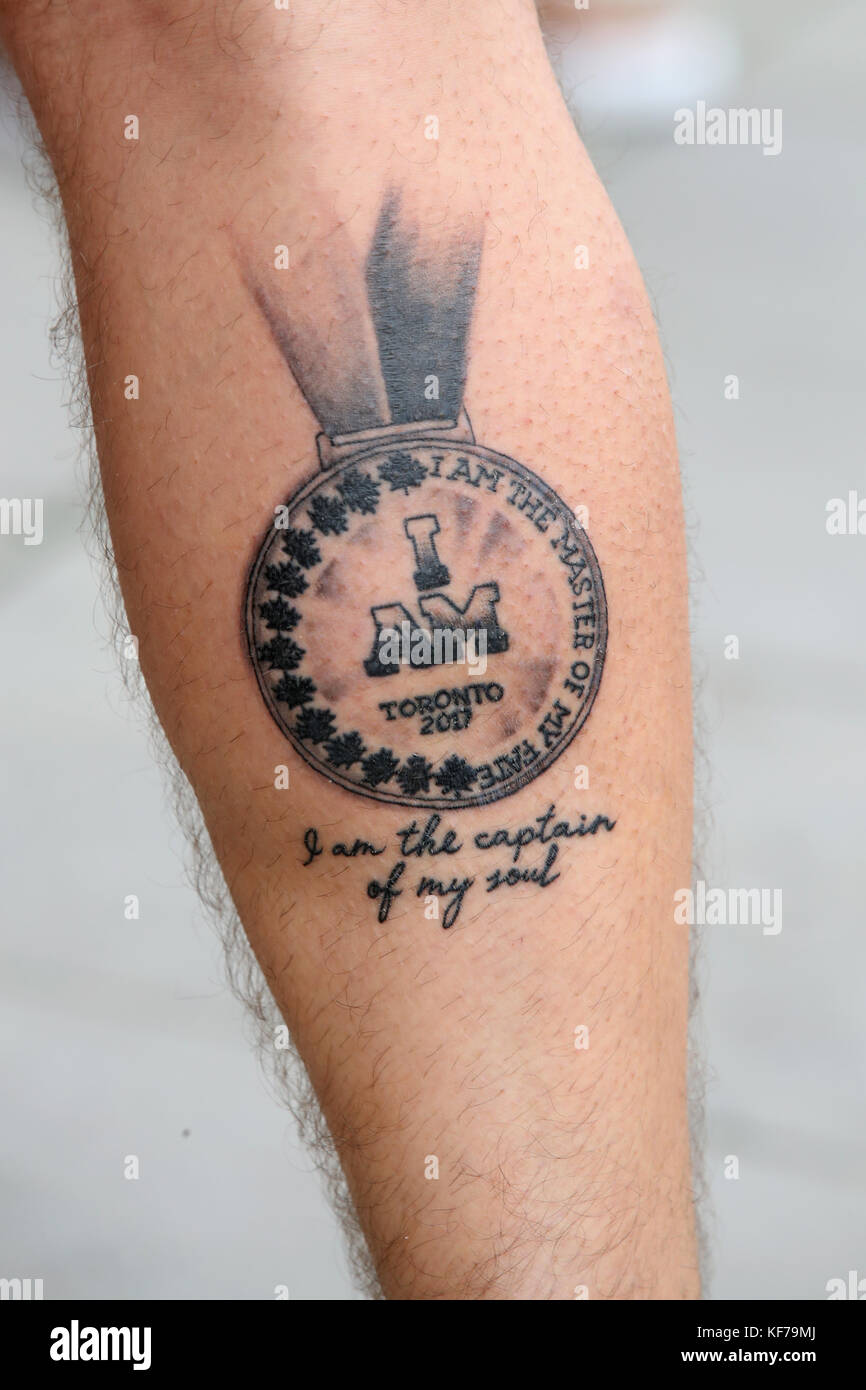 Tatouage invictus participant Banque de photographies et d’images à ...