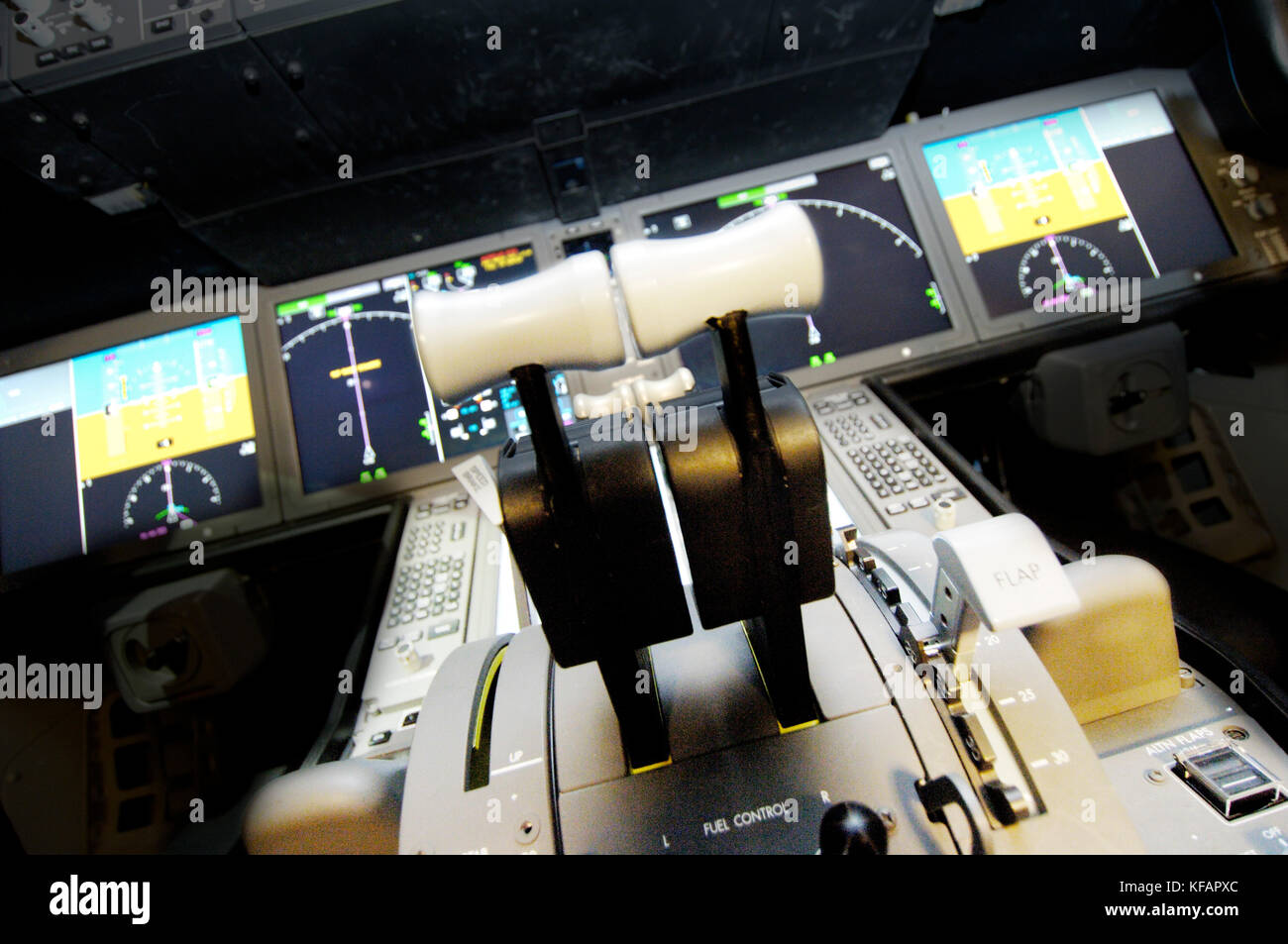 L'E-cockpit Cabine Cabine Engineering Simulator manettes durant ...