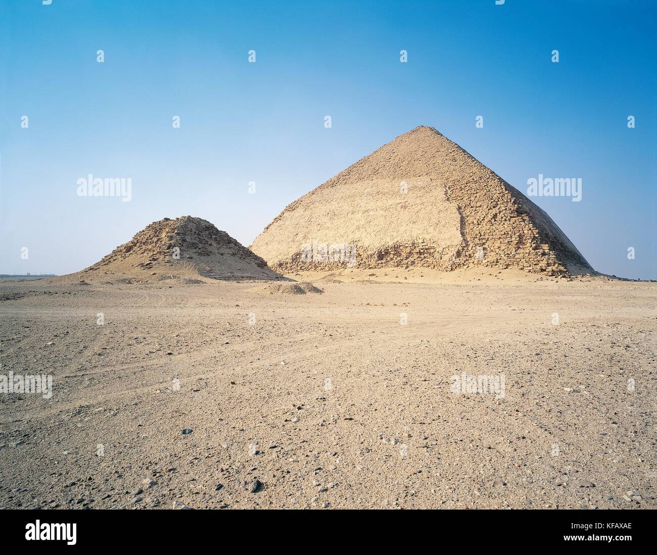 Pyramide satellite Banque de photographies et d’images à haute ...