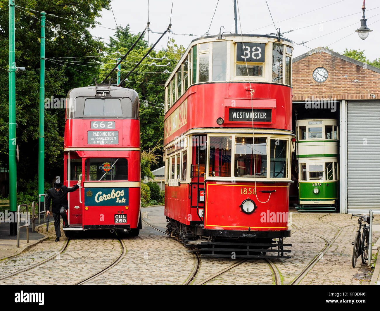 Trams 1950s Banque de photographies et d’images à haute résolution - Alamy
