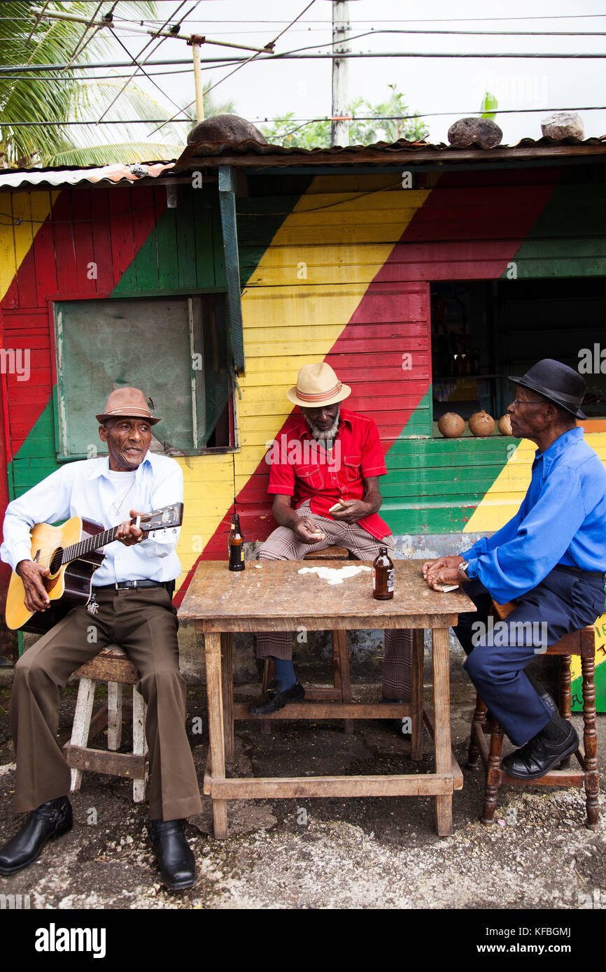 La JAMAÏQUE, Port Antonio. Albert Minott, Joseph 'Poudre' Bennett et ...
