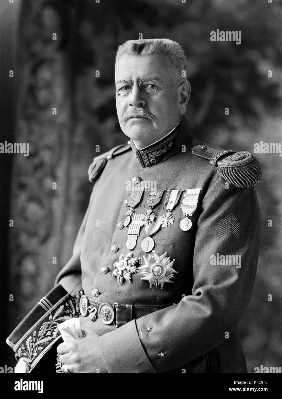 Le Prince Louis II de Monaco (grand père de Rainier III) portant l ...