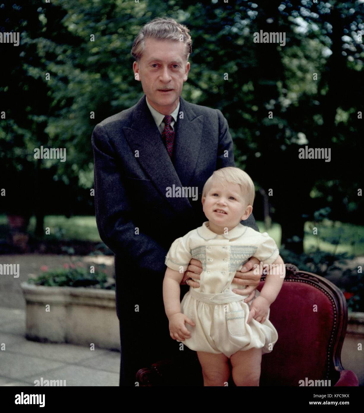 Raymond Prince de Tour et Taxis (1907-1986) et son fils le Prince ...